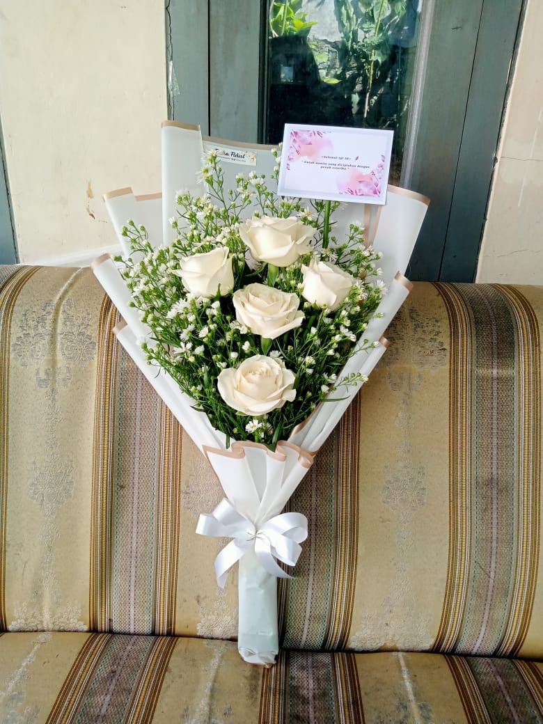 Buket bunga mawar putih cimahi bdg ready, Perkebunan di Carousell