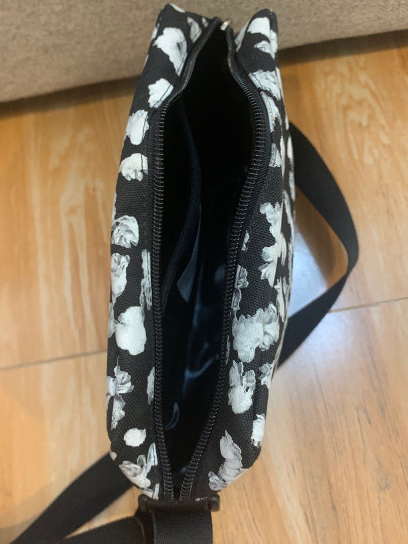 Calvin Klein Canvas Bag, Women's Fashion, Bags & Wallets, Cross-body ...