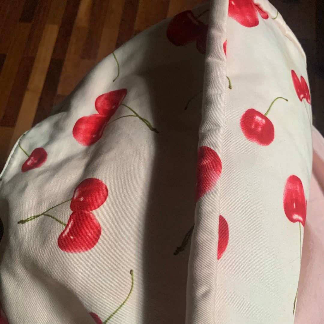 Cherry canvas bag cache cache (with defect), Women's Fashion, Bags & Wallets, Shoulder Bags on ...