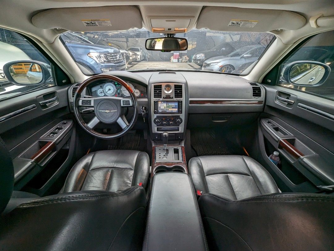 Chrysler 300 5.6 V8 Hemi C Auto, Cars for Sale, Used Cars on Carousell