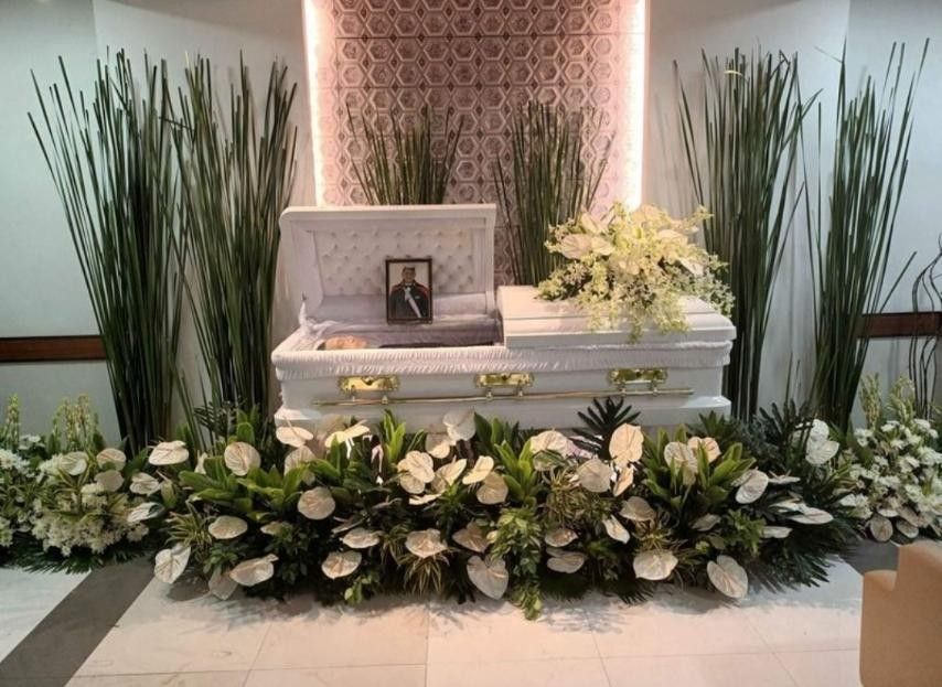 Funeral Flower set up Wake flower Garden, Hobbies & Toys, Stationary ...