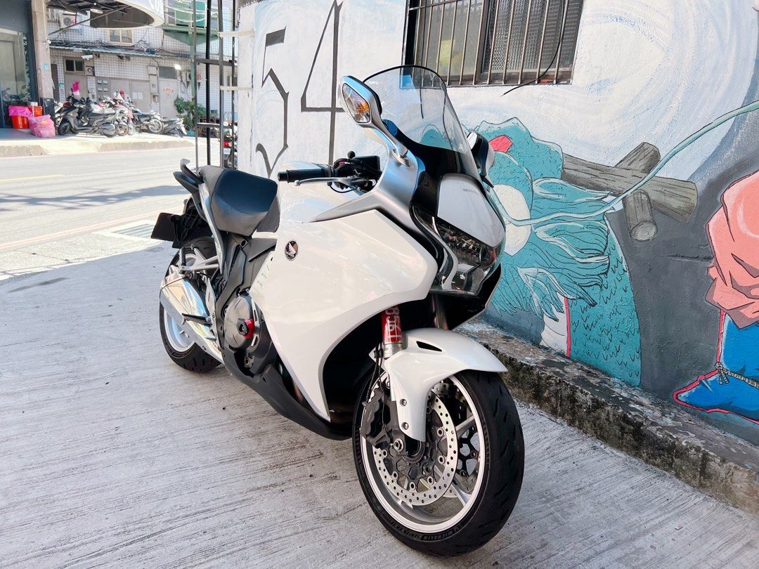 HONDA VFR1200F, 機車, 重機在旋轉拍賣