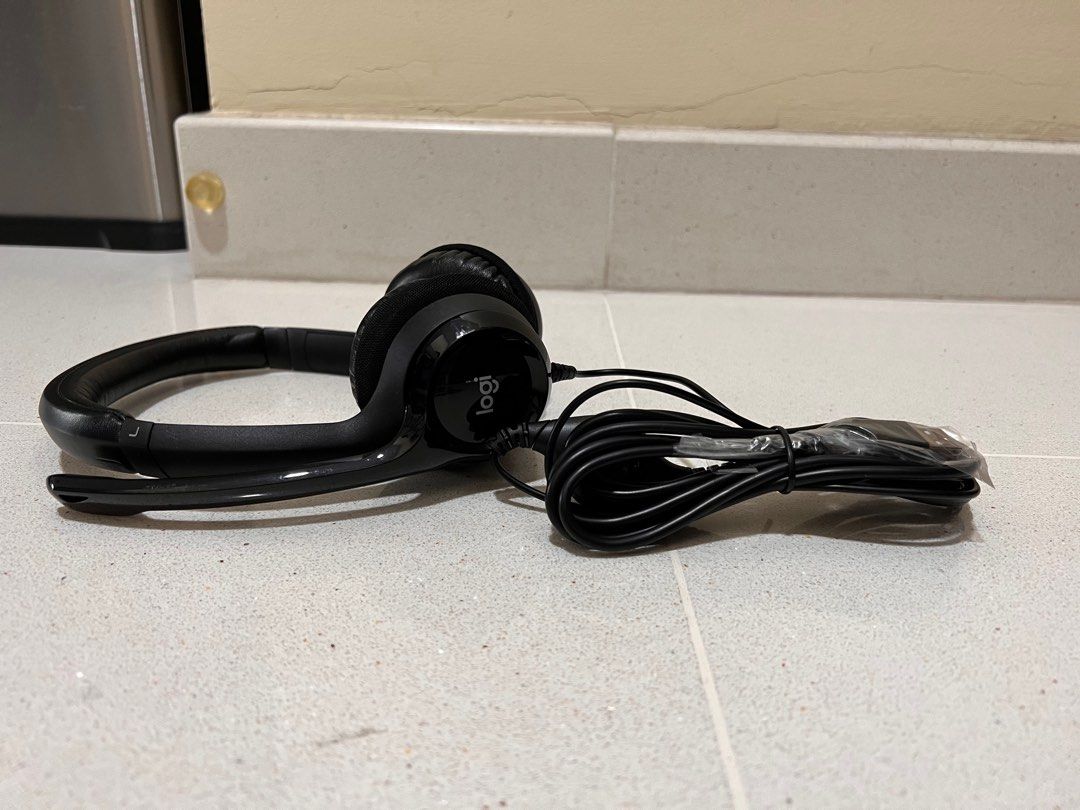 Logi Headset, Audio, Headphones & Headsets on Carousell