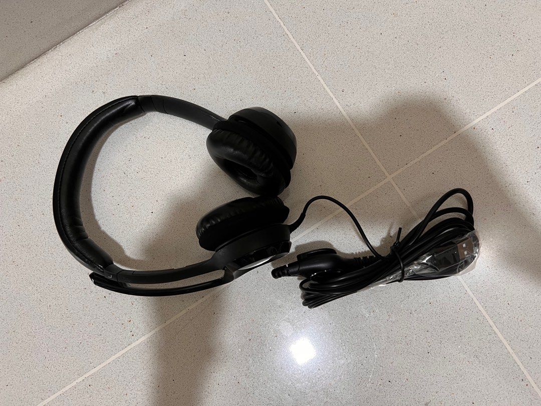 Logi Headset, Audio, Headphones & Headsets on Carousell