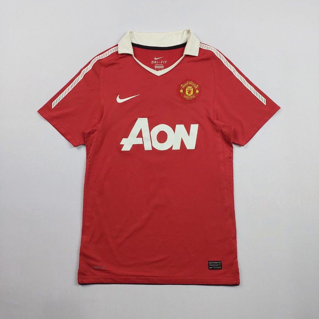 Manchester United - 2010-2011 Home Kit, Men's Fashion, Tops & Sets ...