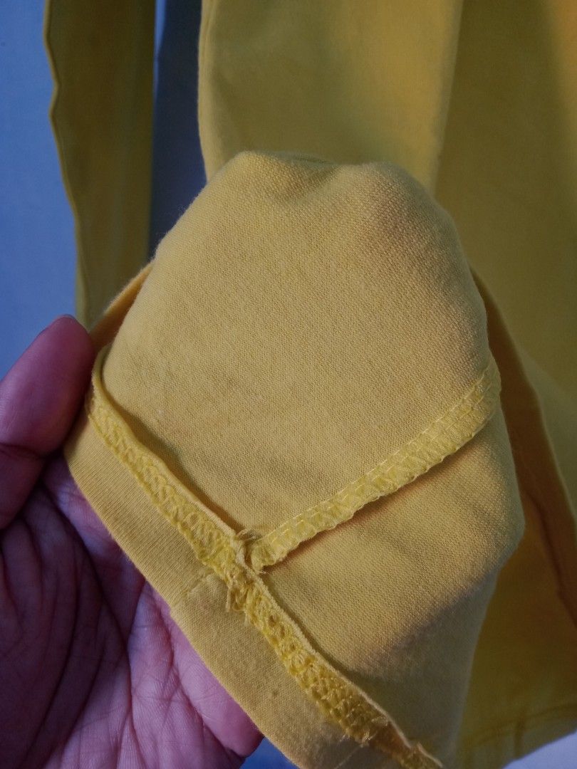 Manset warna kuning, Fesyen Wanita, Pakaian Wanita, Atasan di Carousell