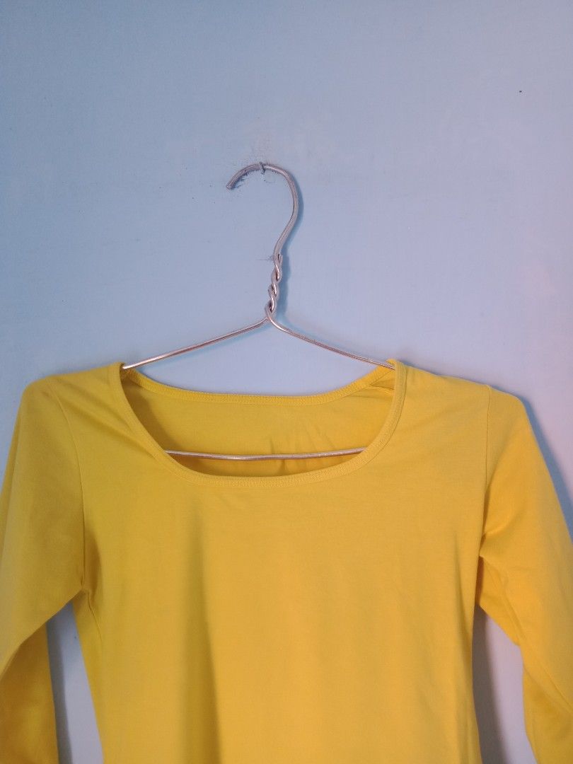 Manset warna kuning, Fesyen Wanita, Pakaian Wanita, Atasan di Carousell