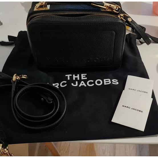 Marc Jacobs Box Crossbody Bag, Luxury, Bags & Wallets on Carousell