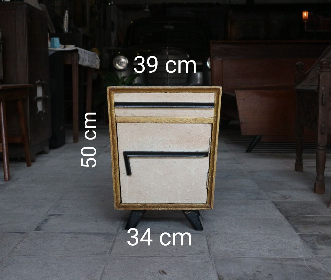 Nakas/Lemari/Meja Radio/Meja Sudut Kayu Kaki Jengki Lawas, Perabotan ...