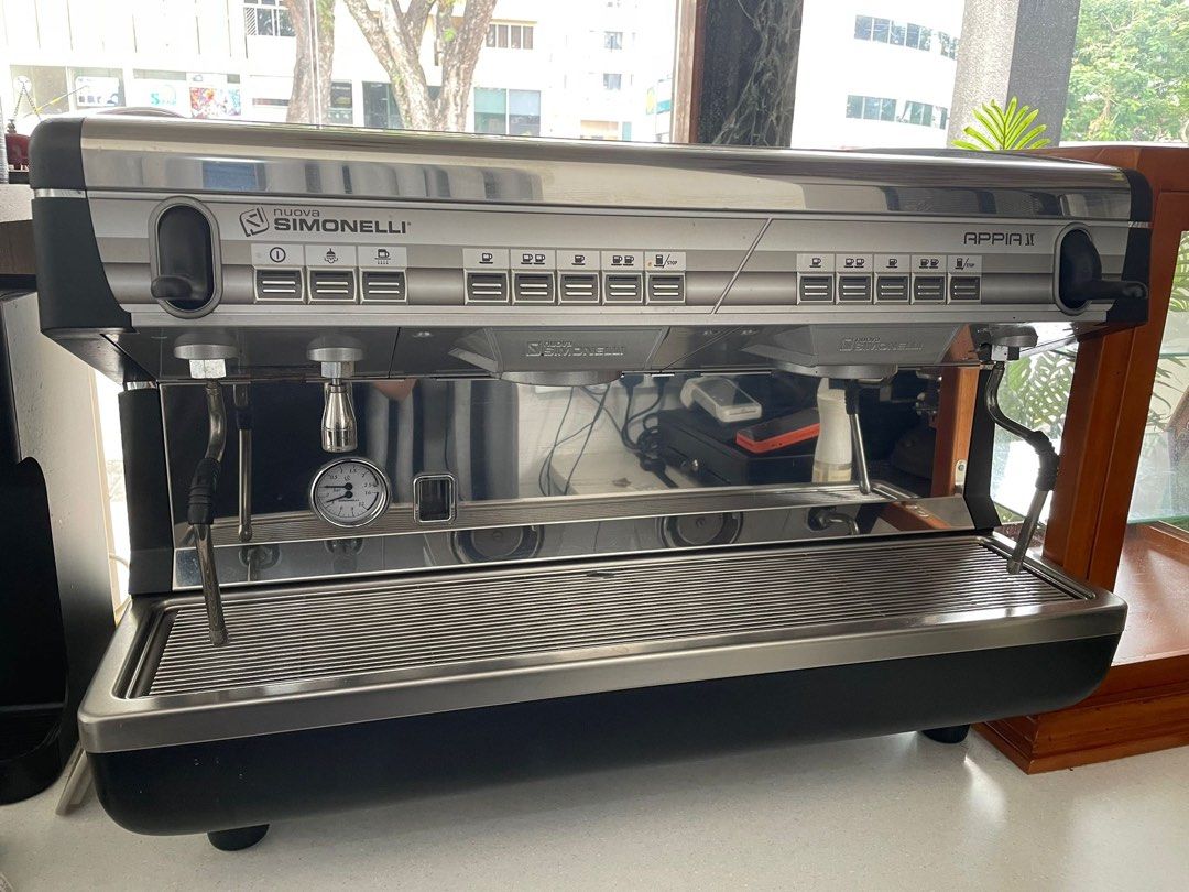 Nuova Simonelli Appia II coffee machine & Fiorenzato F65 EVO PRO V2 ...