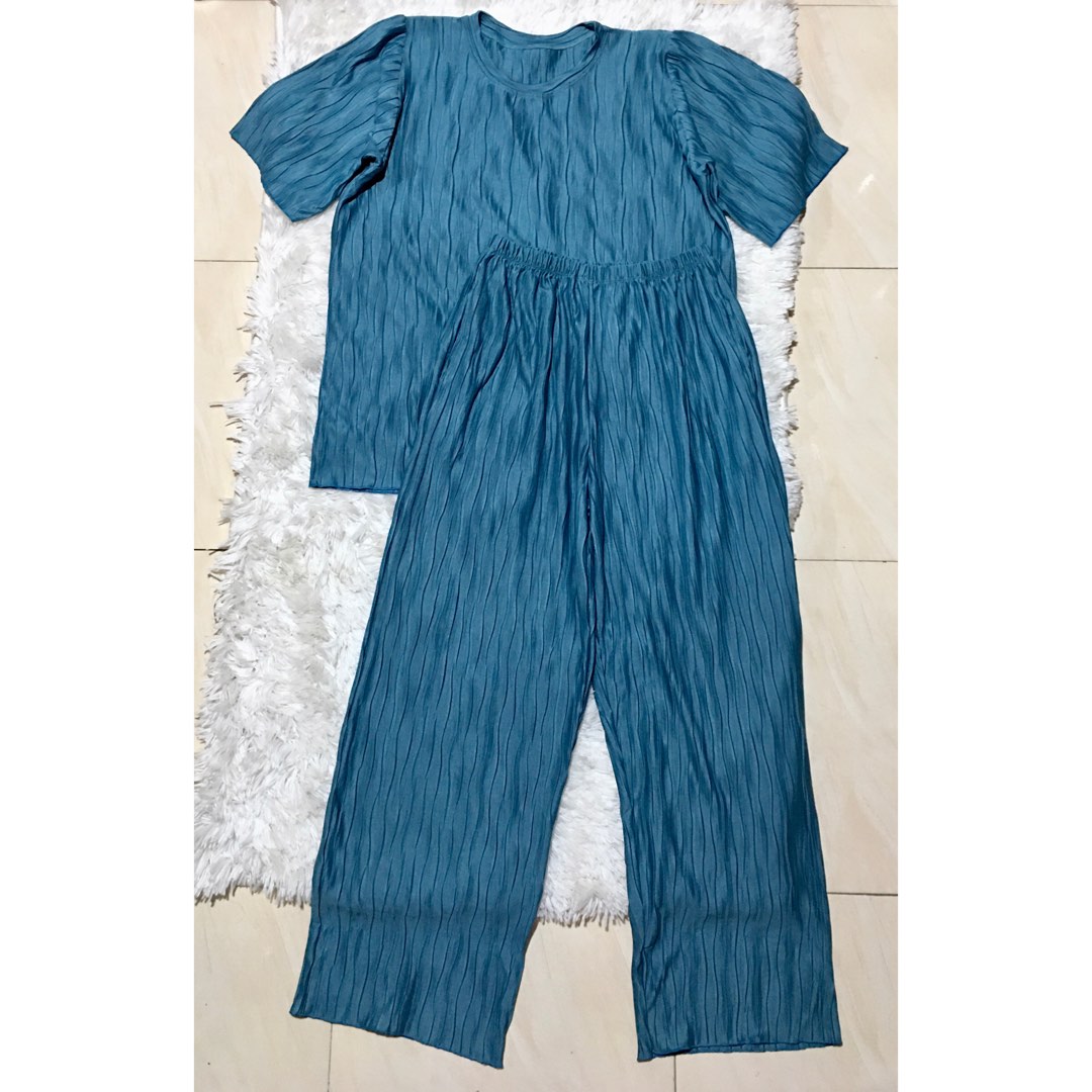 PLUS SIZE PLEATED COORDS, Women's Fashion, Dresses & Sets, Sets or ...