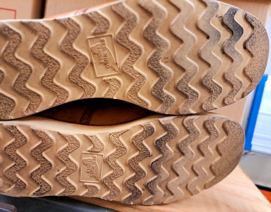 Red Wing US9E, Men's Fashion, Footwear, Boots on Carousell