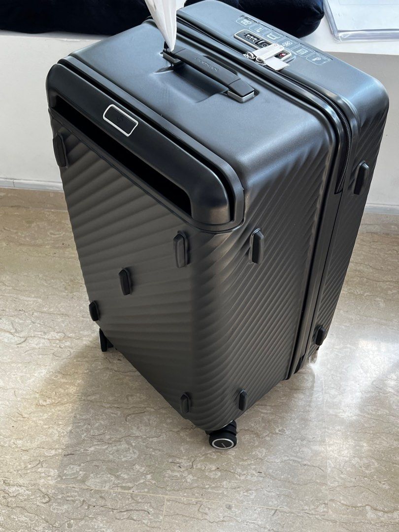 Samsonite STEM 70cm Luggage worth $600., Hobbies & Toys, Travel ...