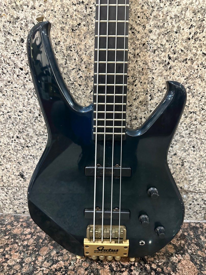 Status Made In England Graphite S1 Headless Bass Guitar, Hobbies & Toys ...