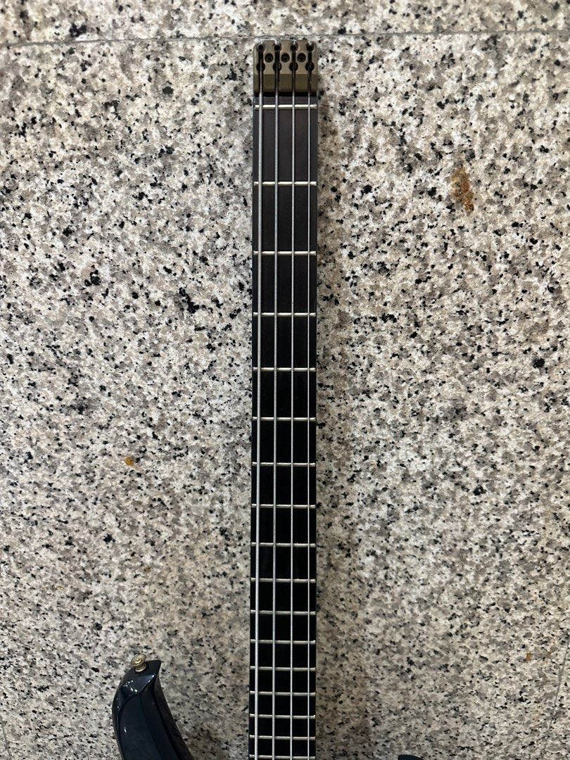 Status Made In England Graphite S1 Headless Bass Guitar, Hobbies & Toys ...