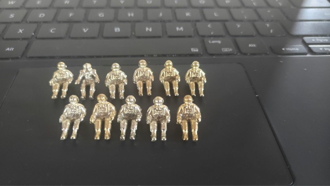 TOMY Zoids Gold Pilot - 90s, Hobbies & Toys, Toys & Games on Carousell