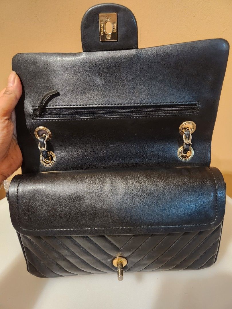 V stich flap chain shoulder bag, Luxury, Bags & Wallets on Carousell