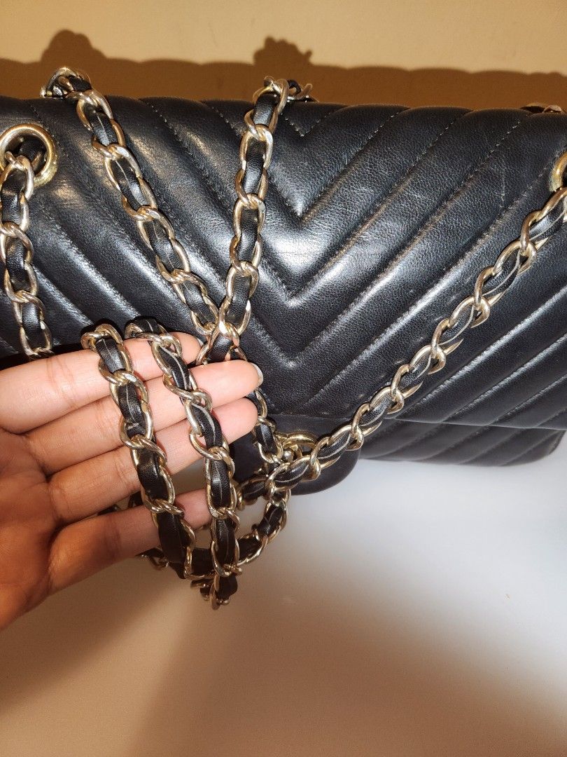 V stich flap chain shoulder bag, Luxury, Bags & Wallets on Carousell