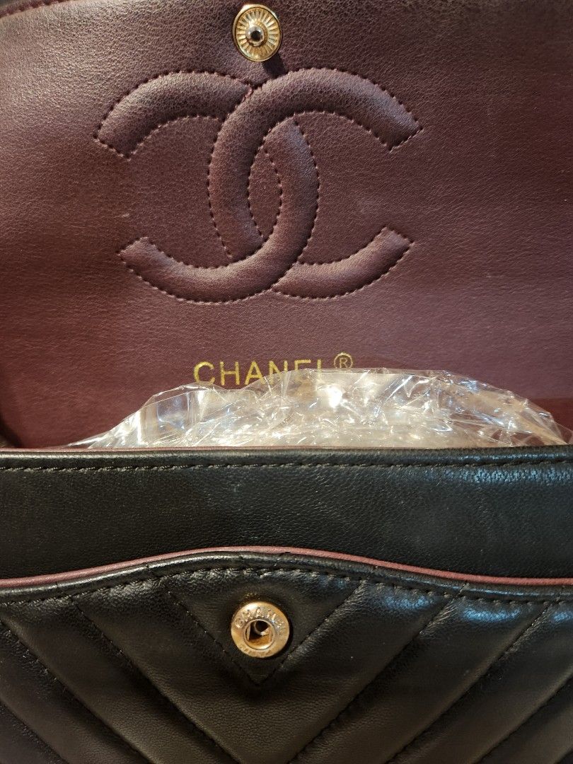 V stich flap chain shoulder bag, Luxury, Bags & Wallets on Carousell