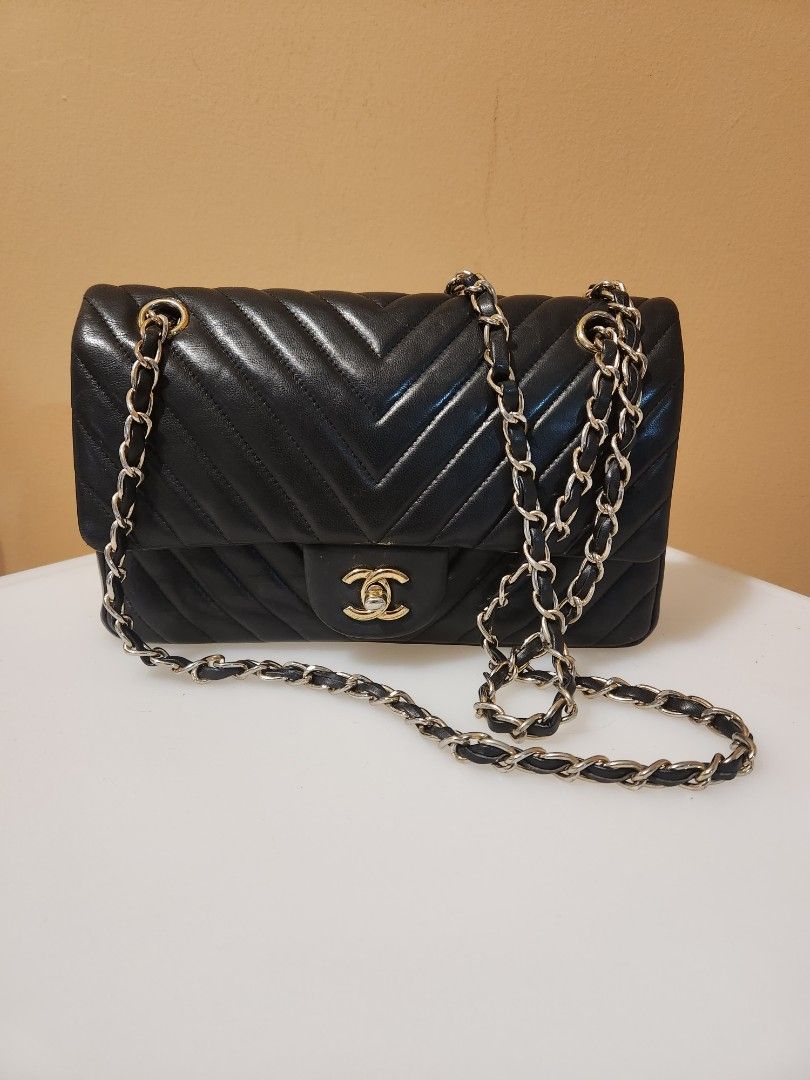 V stich flap chain shoulder bag, Luxury, Bags & Wallets on Carousell