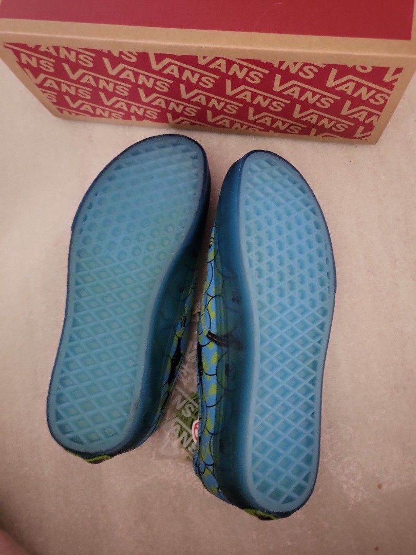 Vans smiley earth, Women's Fashion, Footwear, Sneakers on Carousell