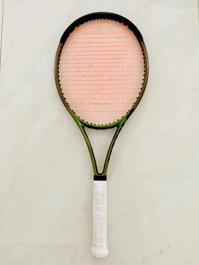 Wilson Blade 100 V8 grip size L3 4 3/8, Sports Equipment, Sports ...