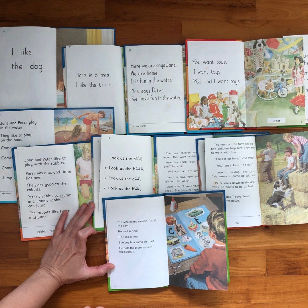 Almost complete set of Ladybird Key Word Reading Scheme Peter and Jane ...
