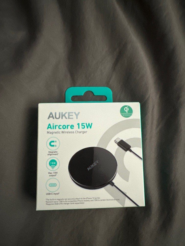 Aukey LC-A1S Snap On 15W Qi-Compatible Fast Wireless Charging Wire (USB-C) Magsafe Compatible ...