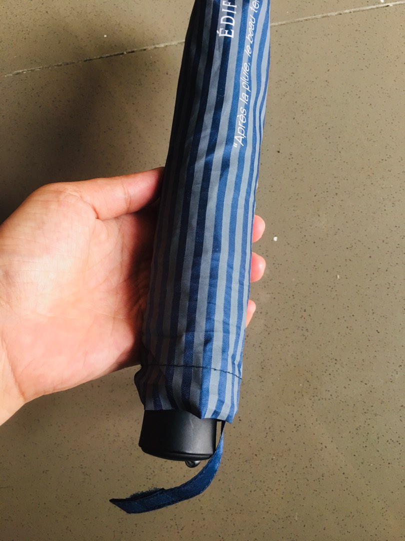 Branded umbrell, Hobbies & Toys, Travel, Umbrellas on Carousell