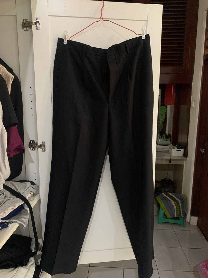 Celana Bahan Hitam Pria, Fesyen Pria, Pakaian , Bawahan di Carousell