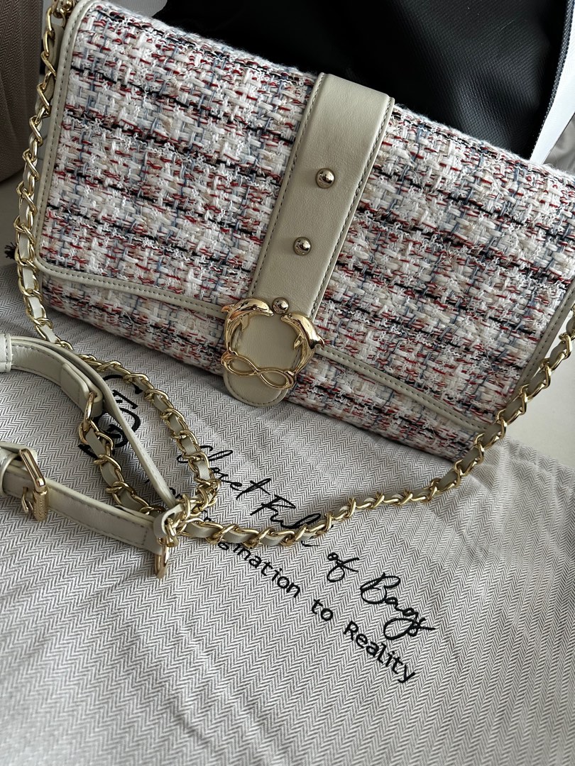 CFOB Delphinus, Women's Fashion, Bags & Wallets, Clutches on Carousell