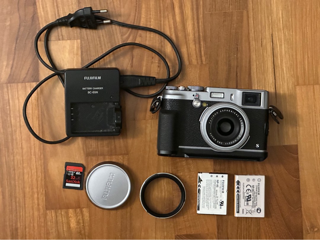 Fujifilm X100s, Photography, Cameras on Carousell