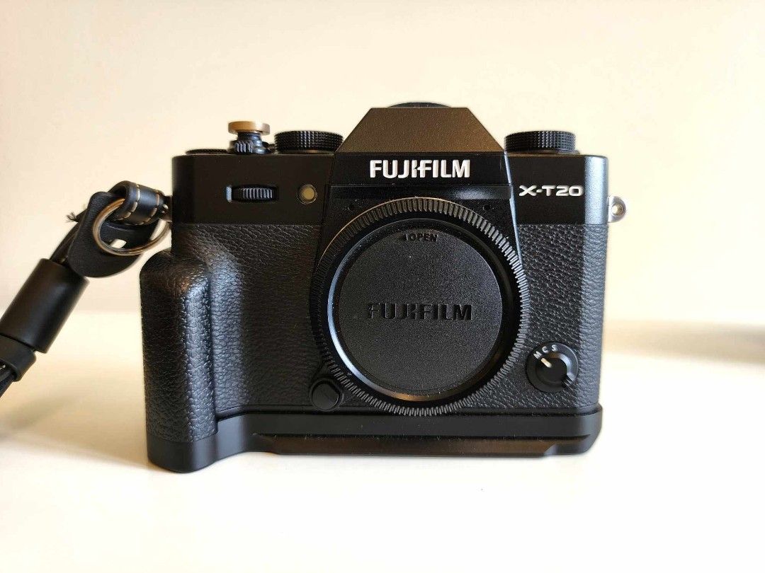 Fujifilm XT20 (Black) with kit and prime lens, Photography, Cameras on ...