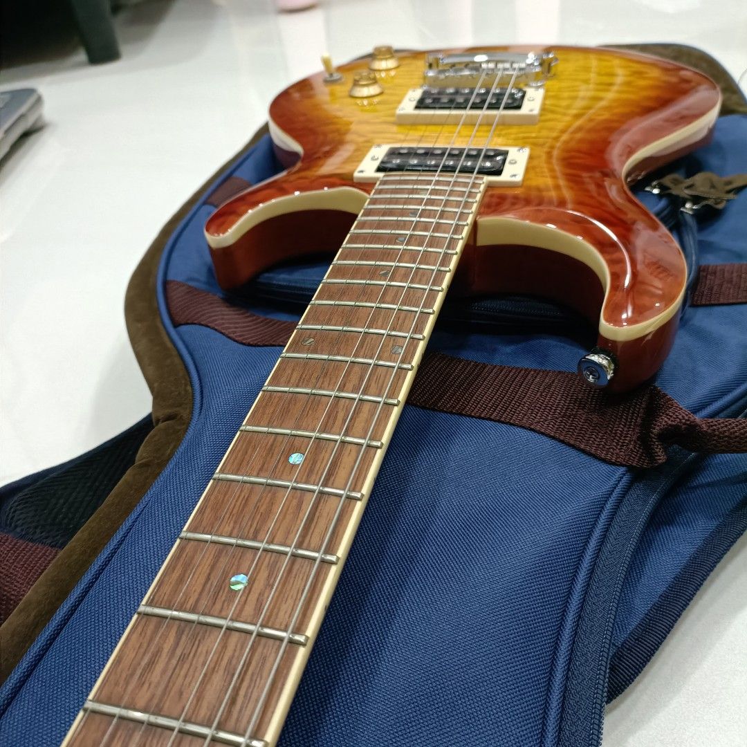 PRS SE styled Greg Bennett Ultramatic UM3 Samick electric guitar ...