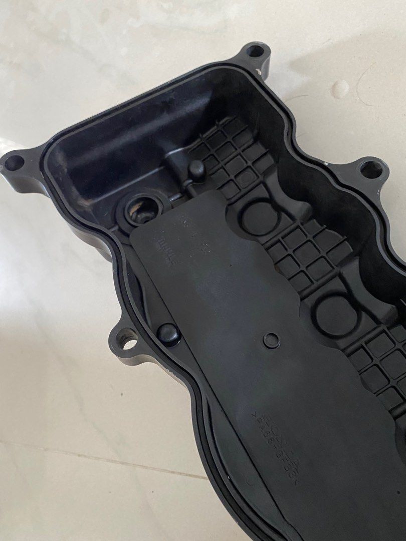 Honda stream RN6 engine cover, Car Accessories, Accessories on Carousell