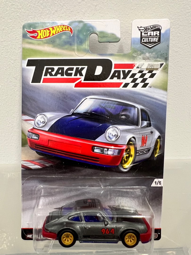 Hot Wheels Track Day Set, Hobbies & Toys, Toys & Games on Carousell
