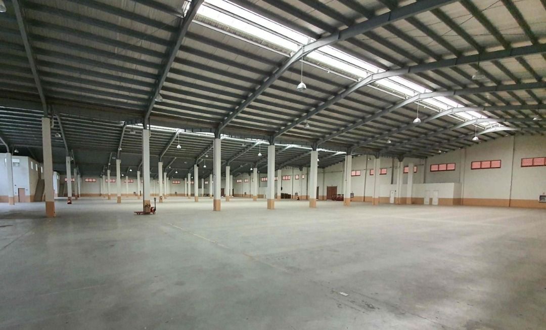 Industrial High Ceiling Warehouse with Parking For Sale at Gen Trias ...