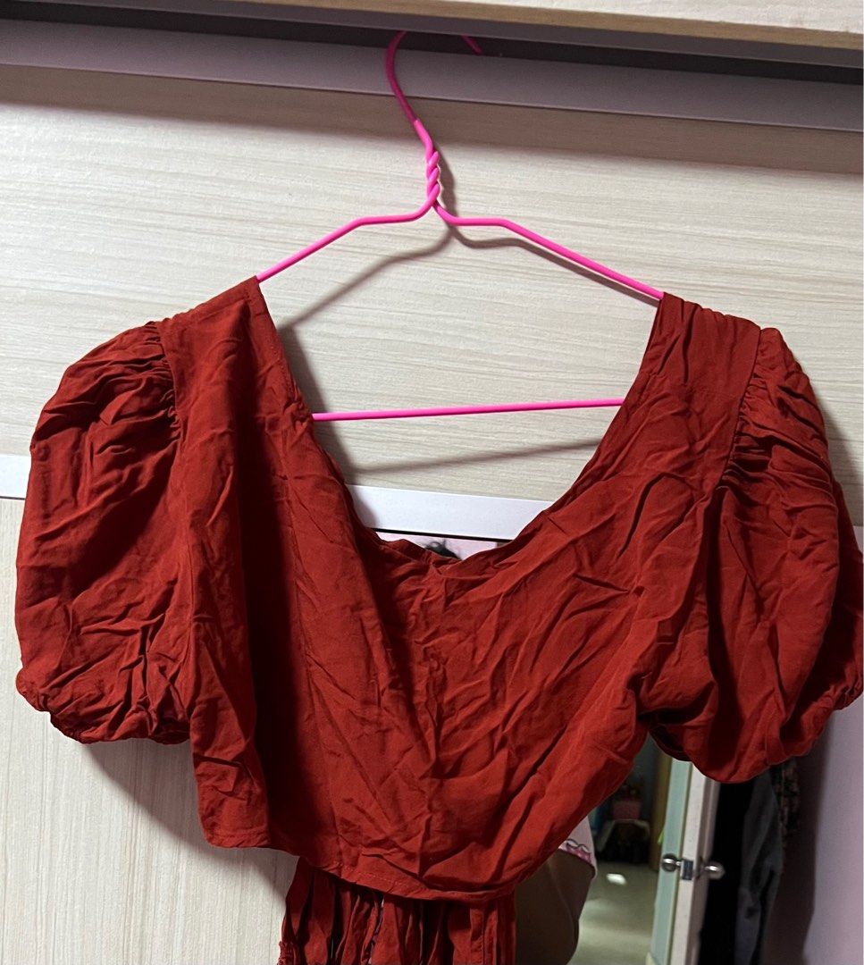 Low cleavage cropped top, Women's Fashion, Tops, Blouses on Carousell