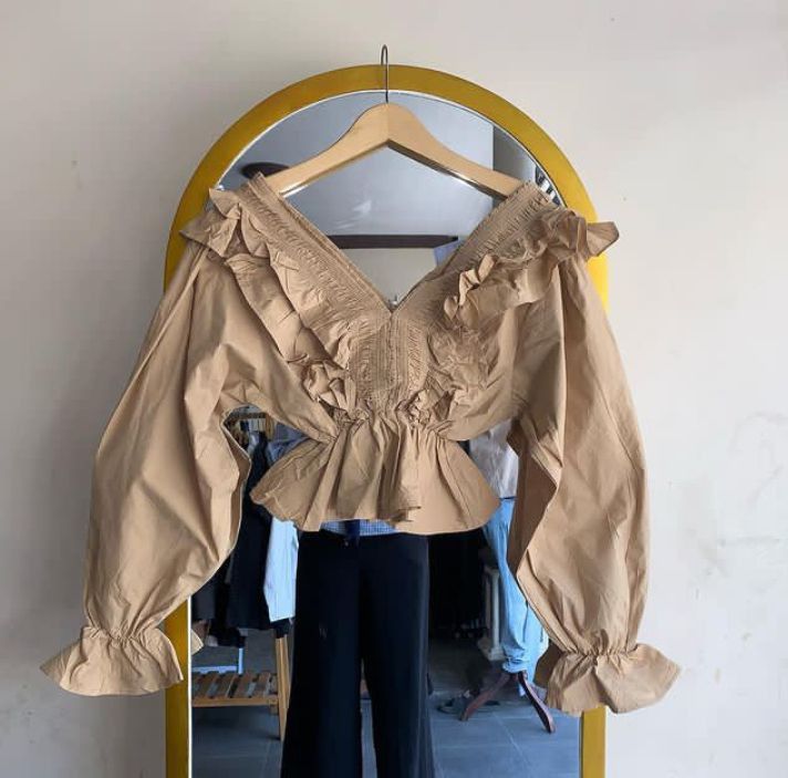 Moka sabrina ruffle balon top, Fesyen Wanita, Pakaian Wanita, Atasan di ...