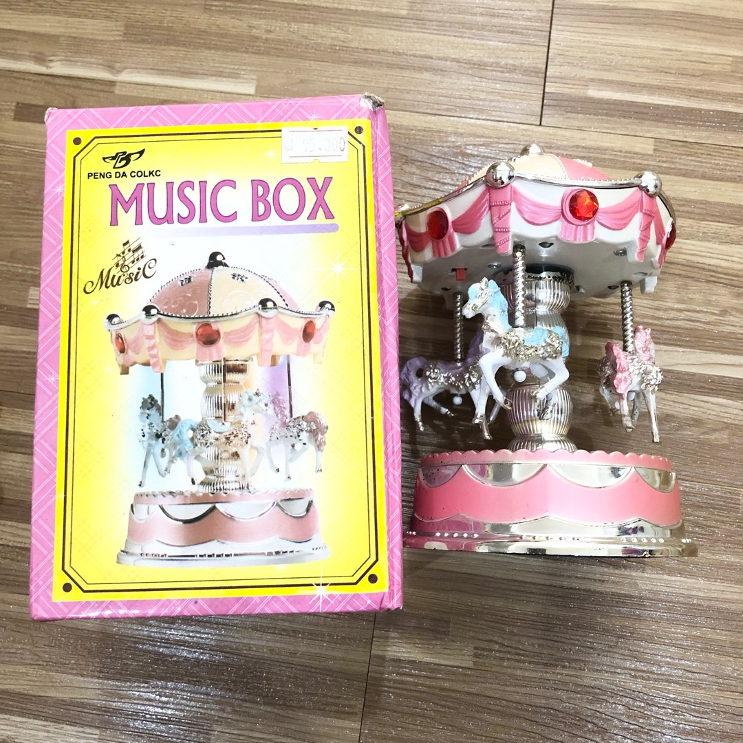 Music box carousel, Toys & Collectibles, Mainan di Carousell