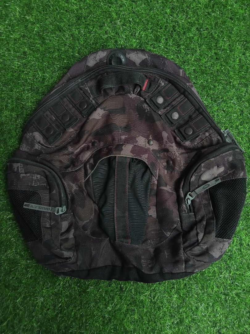 Oakley camou tactical backpack, Men's Fashion, Bags, Backpacks on Carousell