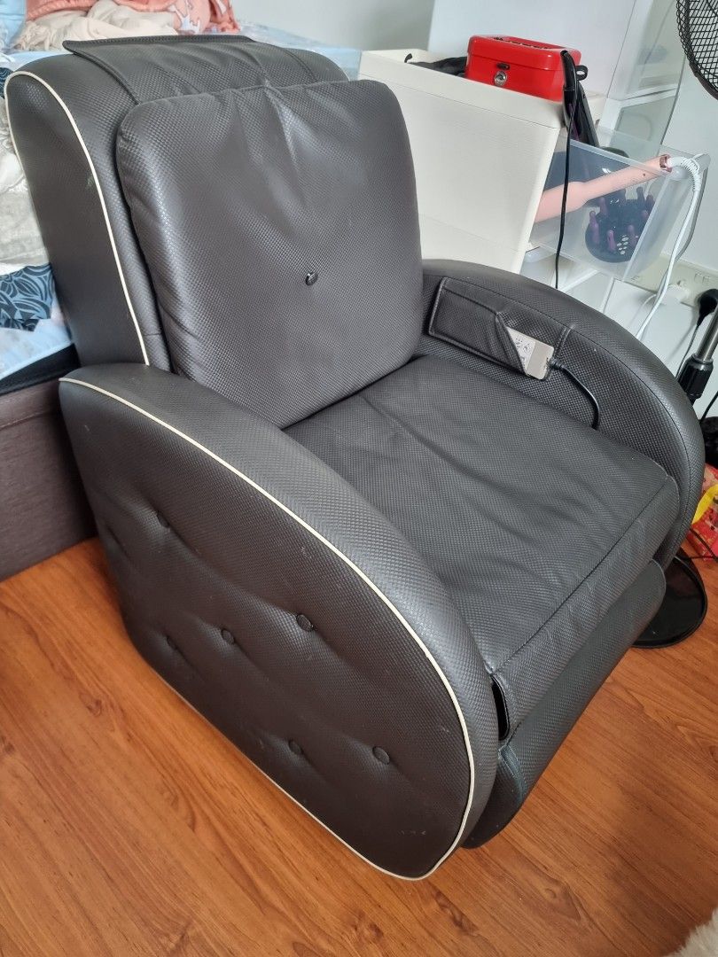OSIM uDiva Classic Massage Chair, Furniture & Home Living, Furniture ...