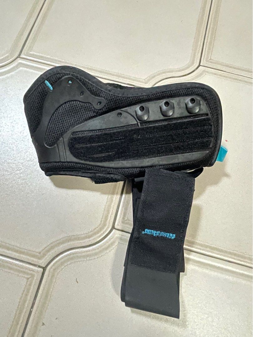 Ossur Formfit Ankle with Figure 8, Health & Nutrition, Assistive ...