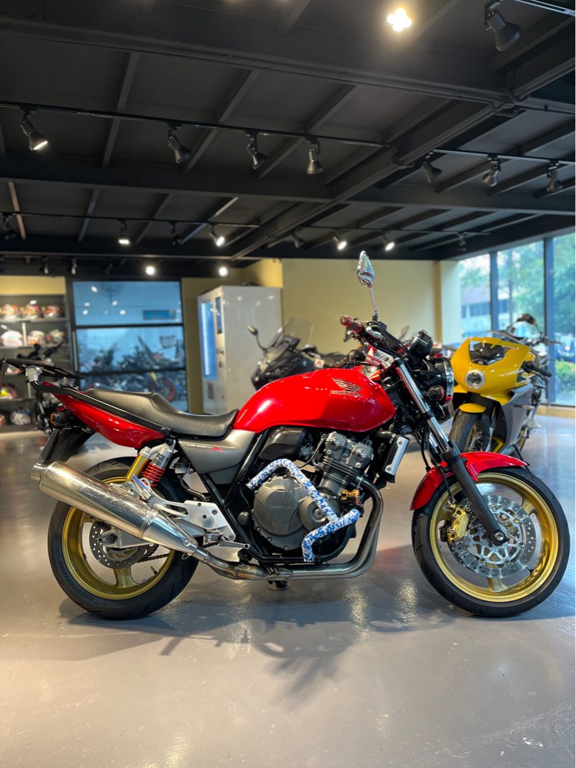 Pre Owned Honda CB400SF Revo, Motorcycles, Motorcycles for Sale, Class 2A on Carousell