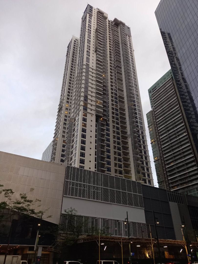 Prime Penthouse 3BR unit in Park Triangle Residences with amazing views ...