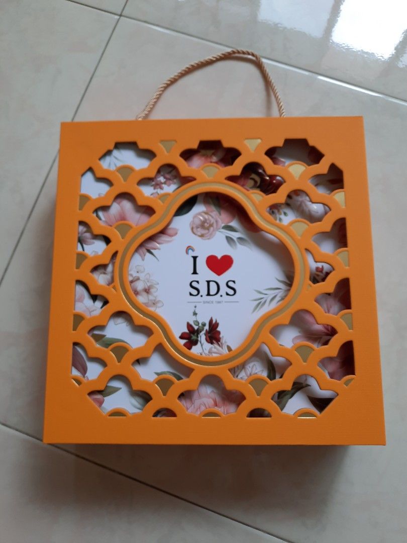 SDS Mooncake Box, Furniture & Home Living, Home Improvement ...