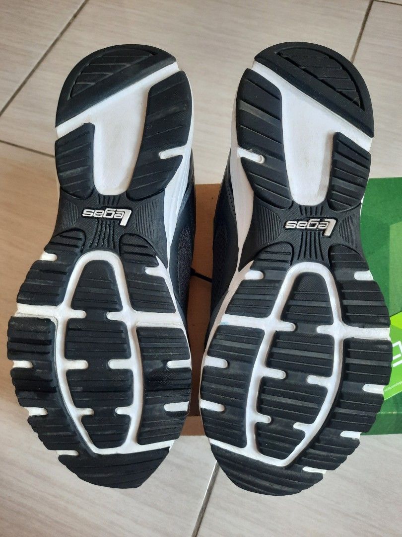 Sepatu Legas League Hitam, Fesyen Wanita, Sepatu di Carousell