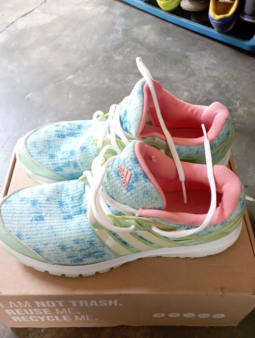 Sepatu running adidas women, Barang Yang Dicari di Carousell