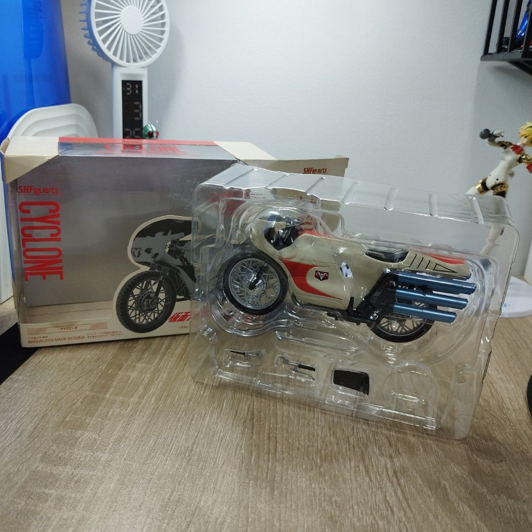 SHF Cyclone Kamen Rider Ichigo, SH Figuarts Masked Rider 1 Motorcycle ...