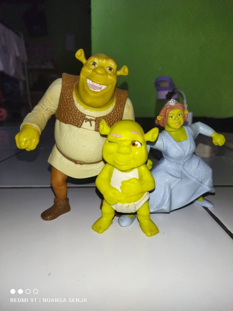 Shrek Viona & Baby Ogre, Shrek Family, Toys & Collectibles, Mainan di ...